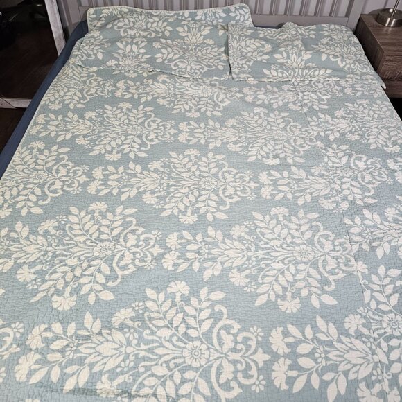 Laura Ashley | Bedding | Laura Ashley Twin Daybed Quilt Bedspread Blanket Blue White Floral 2 ...